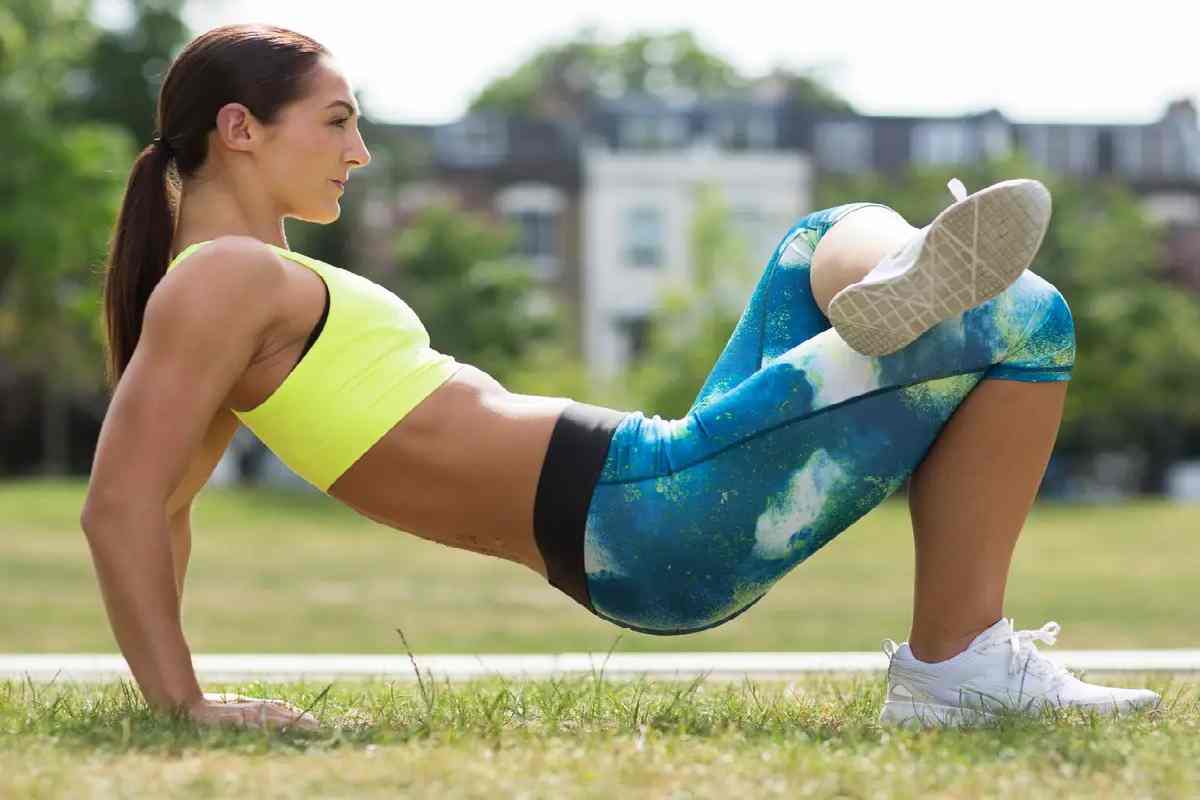 Buttocks - 5 Exercises For Buttocks And Legs At Home